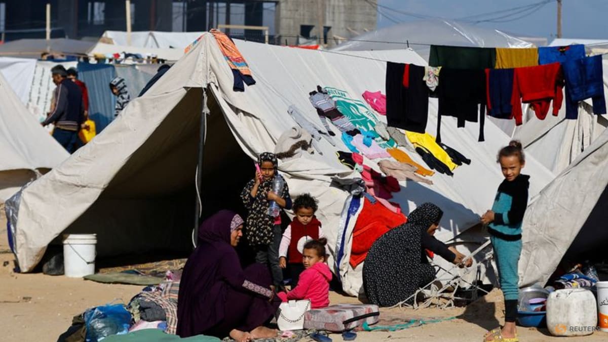 Displaced Gazans cram into Rafah despite fears of attack - TODAY
