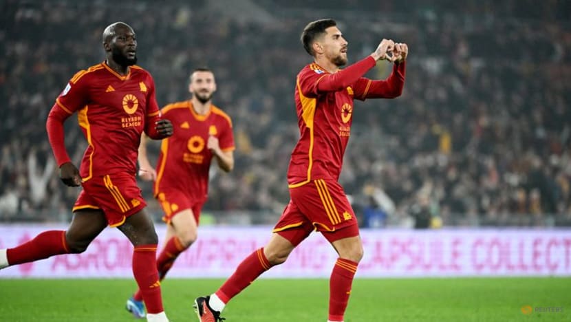 Pellegrini, Lukaku fire Roma to 2-0 win over nine-man Napoli - CNA