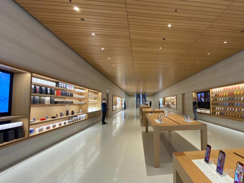 We Got A Tour Inside The World’s First Floating Apple Store, Which ...
