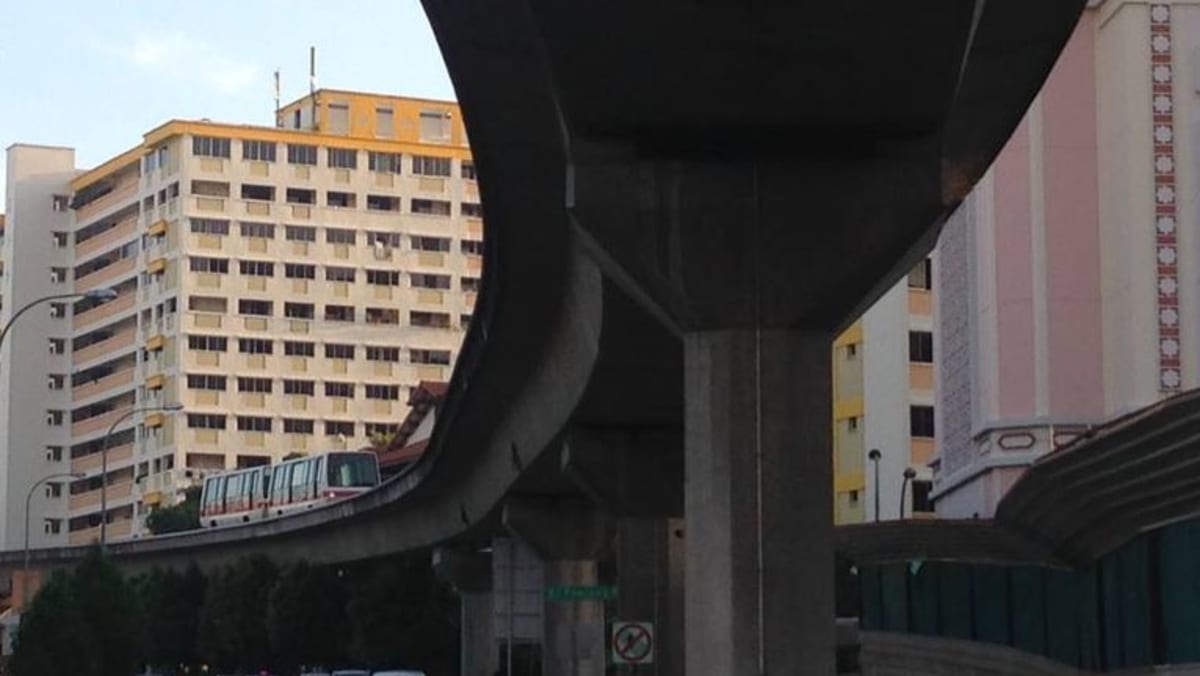 Kereta api dua gerabak untuk LRT Sengkang akan dilancarkan awal tahun ...