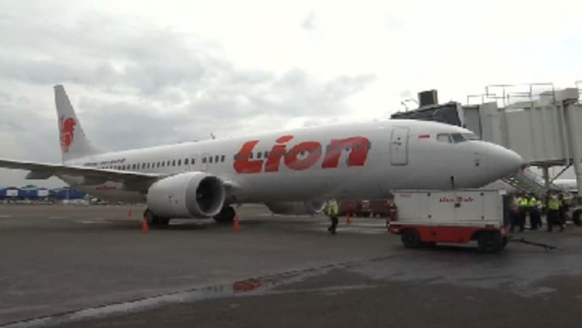 Pesawat Lion Air JT330 terpaksa patah balik; enjin pesawat terbakar ...