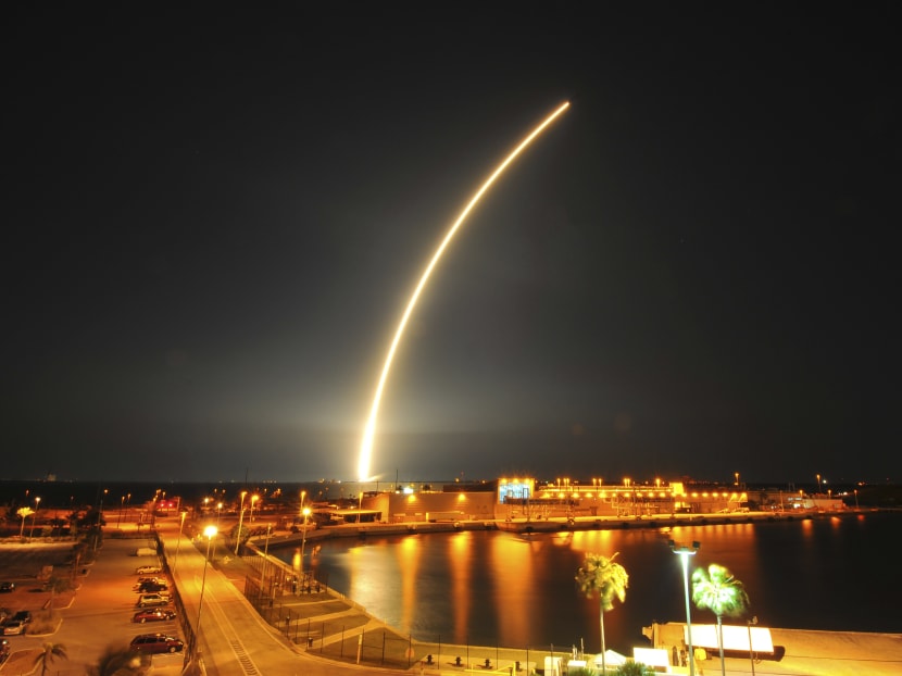 SpaceX successfully lands rockets first stage after space launch - TODAY