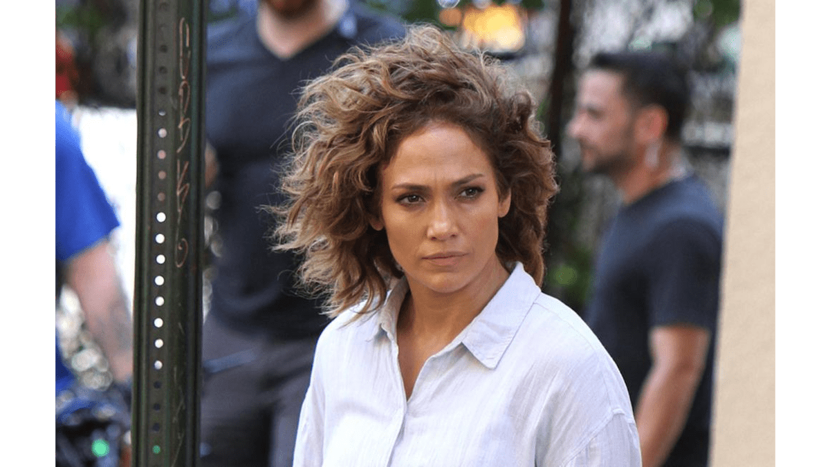 Jennifer Lopez 'glad' to be role model - 8days
