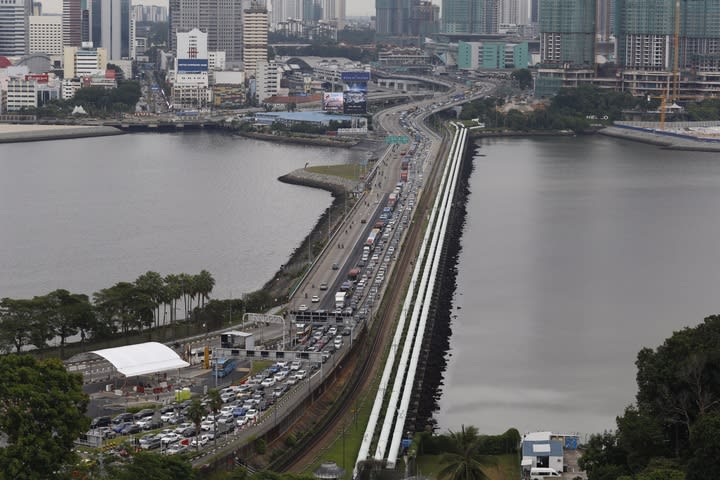 Inconsiderate drivers add to traffic congestion at checkpoints, says K ...