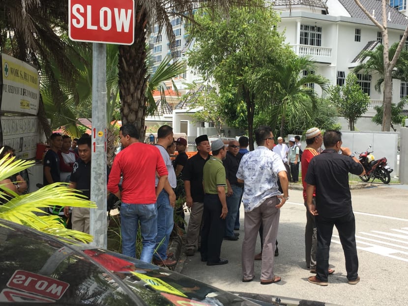 Family and friends turn out to bid final farewell to 2 SMRT staff ...