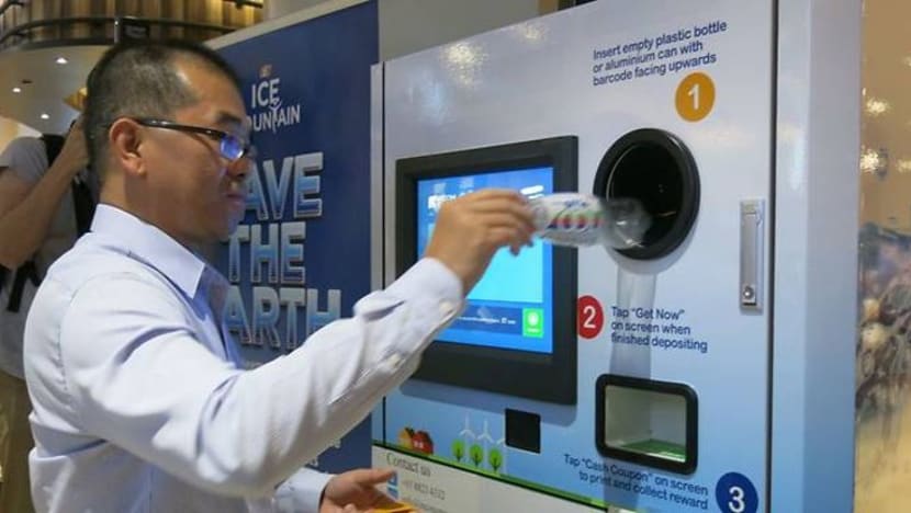 F&N lancarkan mesin layan diri galak budaya kitar semula - BERITA Mediacorp
