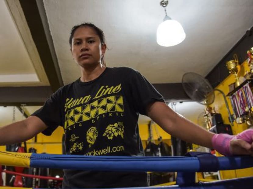 Singapore’s first professional female boxer wants to let her fists do ...