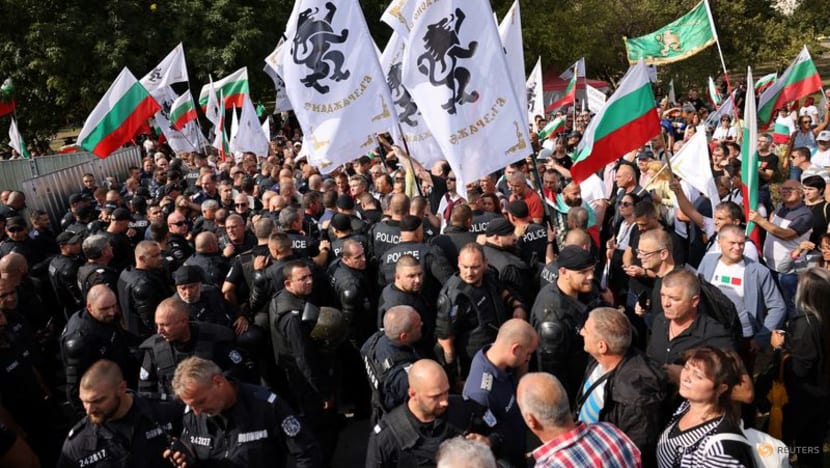 Bulgarian nationalists protest against NATO bases, want government out ...