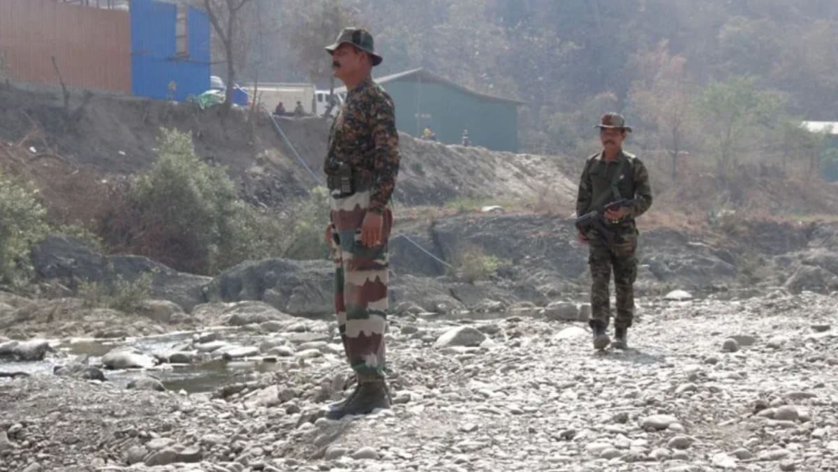 200 polis Myanmar, anggota keluarga lari ke India - BERITA Mediacorp