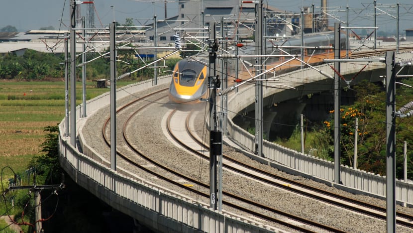 Presiden Jokowi uji cuba operasi kereta api cepat Jakarta-Bandung ...