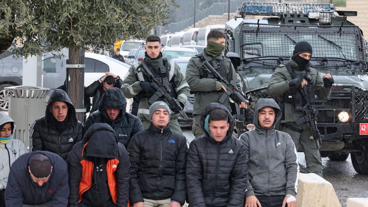 Masjid Al-Aqsa nyaris kosong semasa solat Jumaat akibat sekatan Israel ...