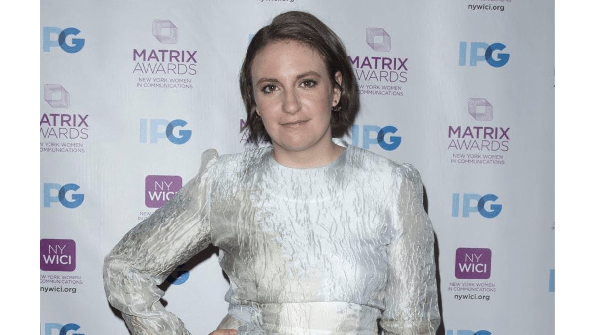 Lena Dunham sorry for defending Girls writer - 8days