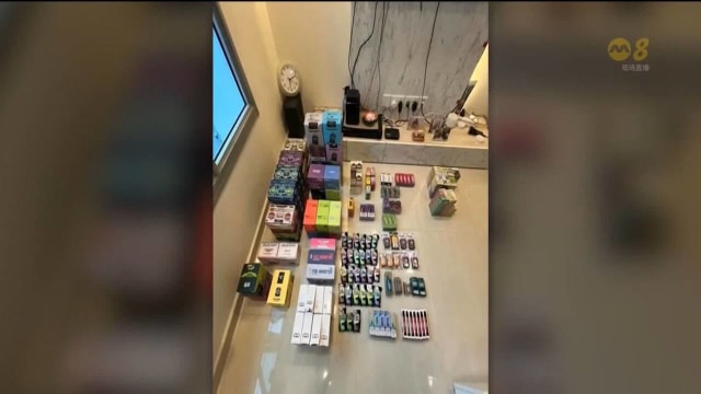男子住家中搜出1000多件电子烟和配件被捕 - 8world