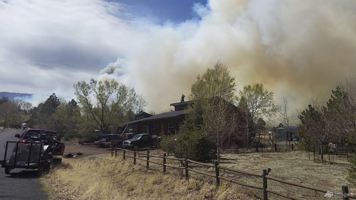 Raging wildfire in Arizona forces more than 2,000 residents to flee - CNA