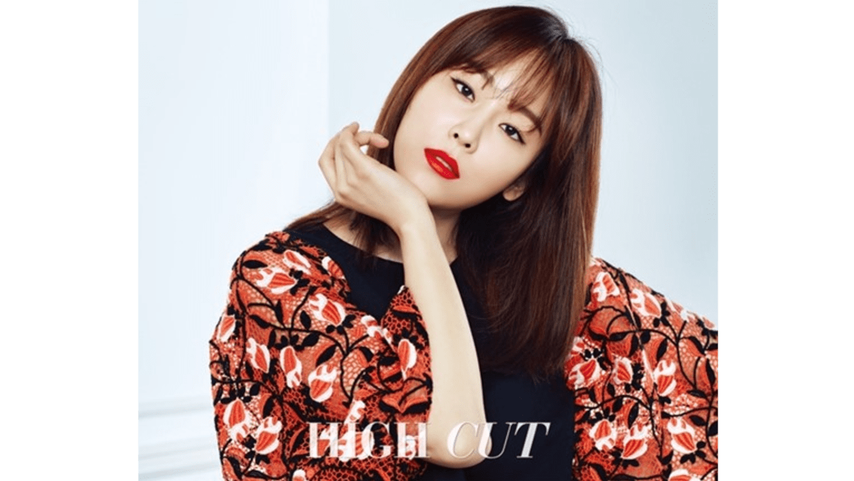 Seo Hyun Jin Looks Glamorous In ′high Cut′ 8days