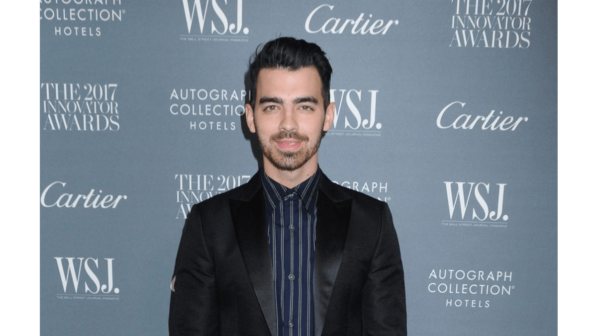 Joe Jonas once bought Liam Gallagher a pint of beer - 8 Days