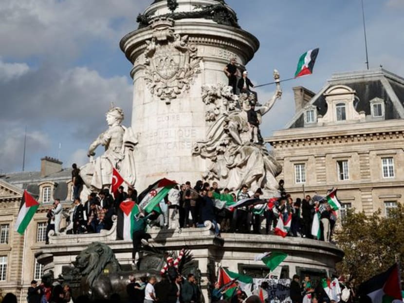 Thousands join Paris's first authorised pro-Palestinian demo since ...