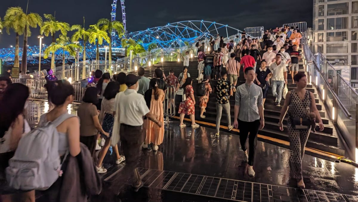Marina Bay New Year Countdown Train Services Resume At Bayfront Mrt