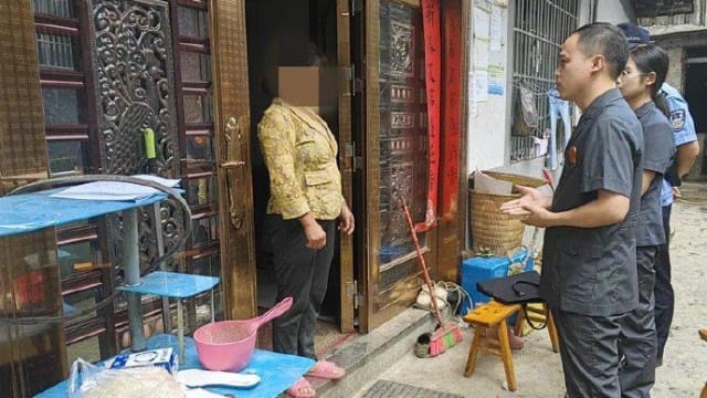 捡他人手机竟索近千元“奖励” 贵州妇被判赔逾1500元 - 8world