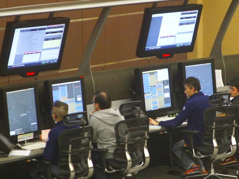 Gallery: New air traffic control system tracks more planes and farther ...