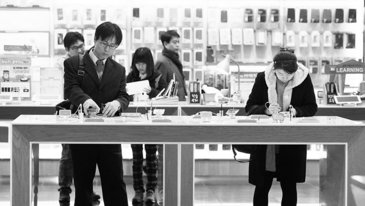 Samsung sings the smartphone blues - TODAY