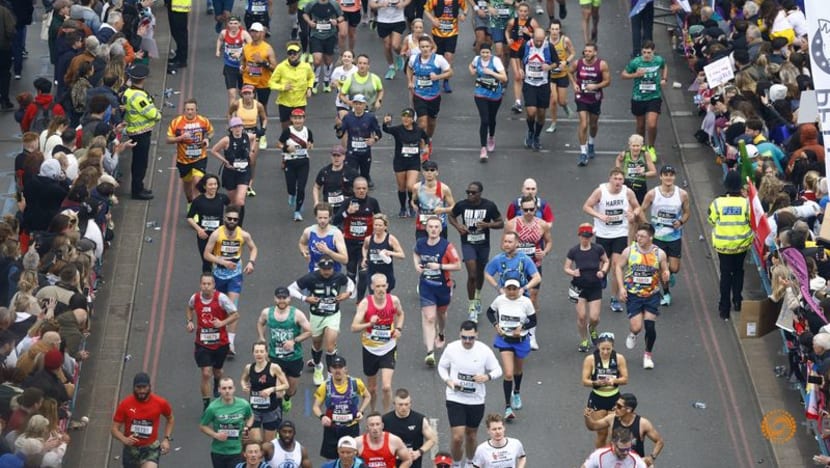 London Marathon sets event record with more than 53,000 finishing - CNA