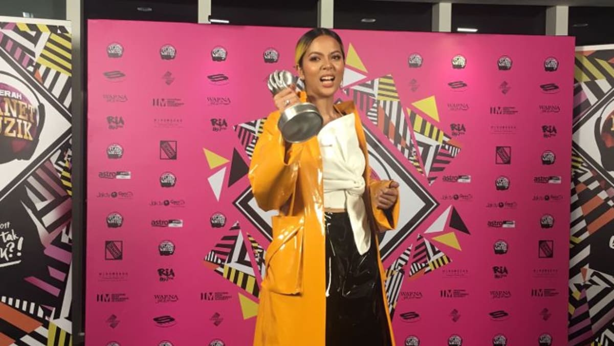 Aisyah Aziz pemenang terbesar APM 2017; Ella dan Maher Zain menang ...