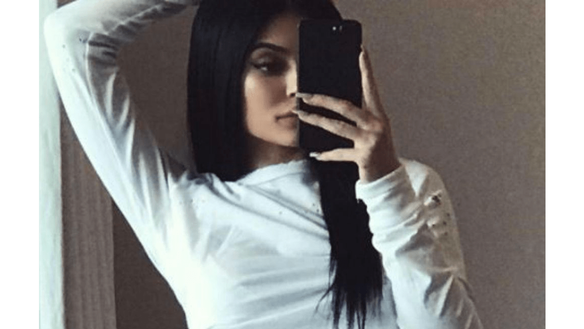 Kylie Jenner Hits Back At Photoshop Trolls 8days