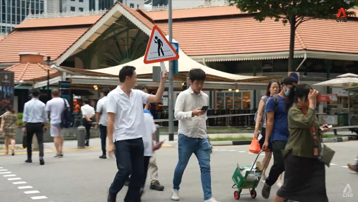 Distracted walking: A habit that can affect your body, brain - CNA