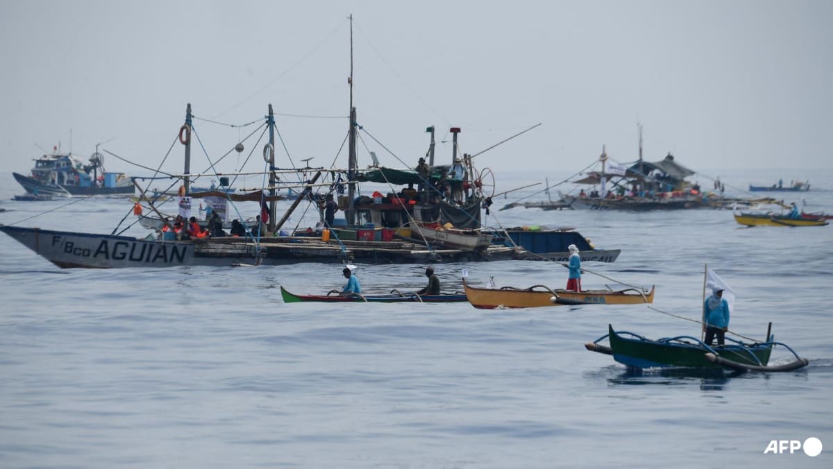 Naglalayag ang convoy ng sibilyan ng Pilipinas patungo sa ...