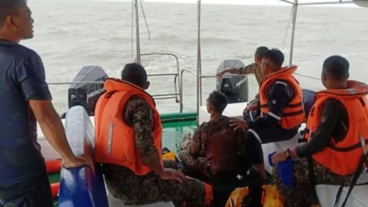 7 askar selamat dalam kejadian bot ronda karam di Sabah - BERITA Mediacorp