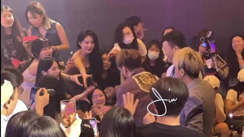 Did HK Actor Ron Ng Get, Um, A Little Too Excited At His Fan Meet? - 8days