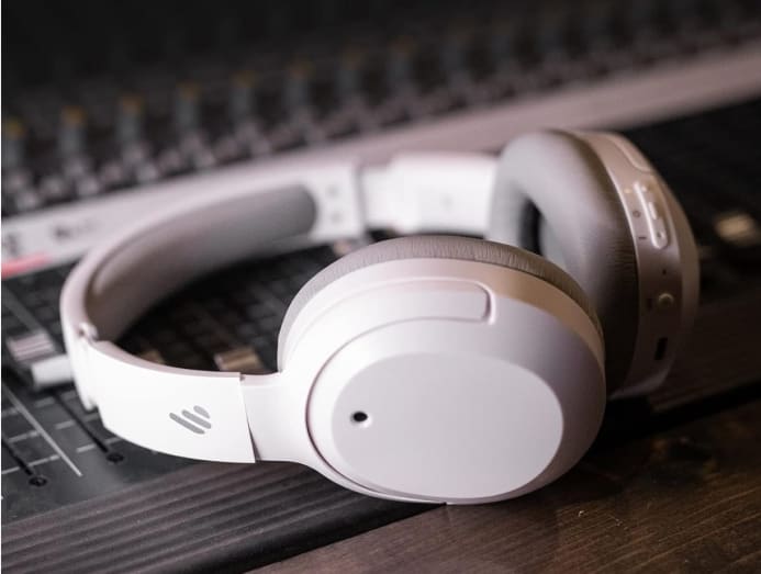 Active noise-cancelling headphones: 9 essential picks that will help ...