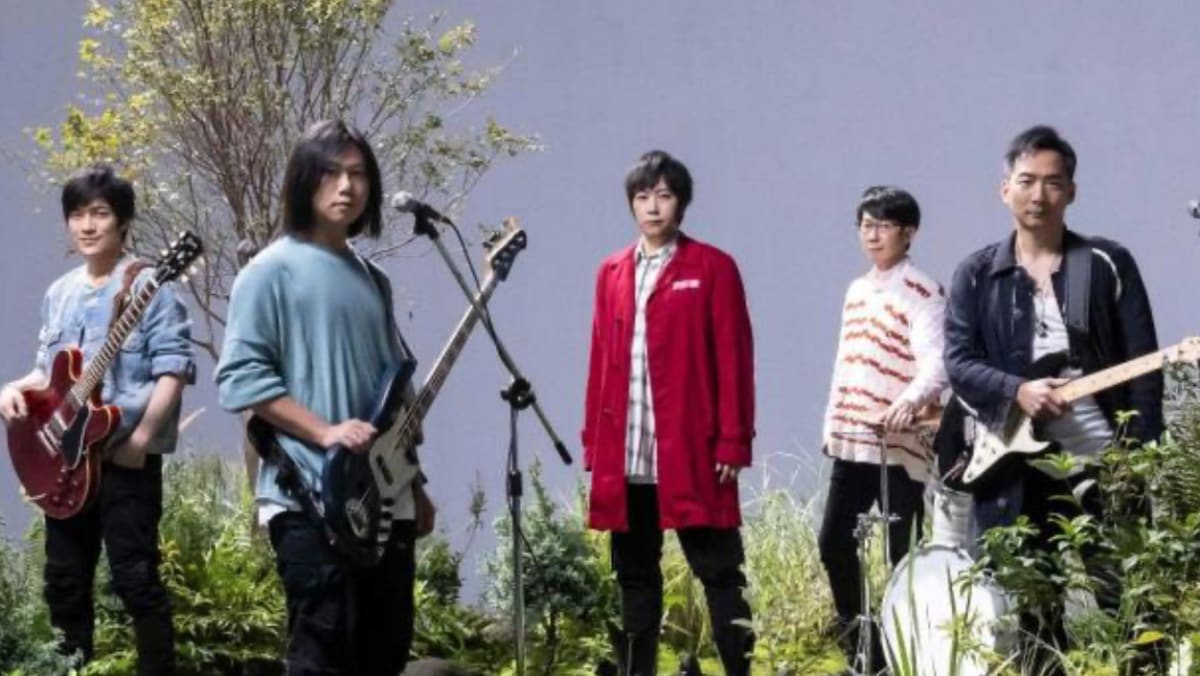 Taiwanese Band Mayday Accused Of Making Extras In Music Video Stand In The Rain For Hours - 8days
