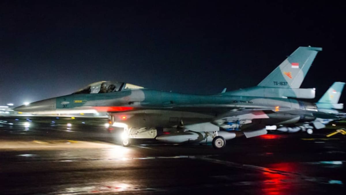 Jet pejuang latih tentera sambil kejut penduduk Jawa bangun sahur ...