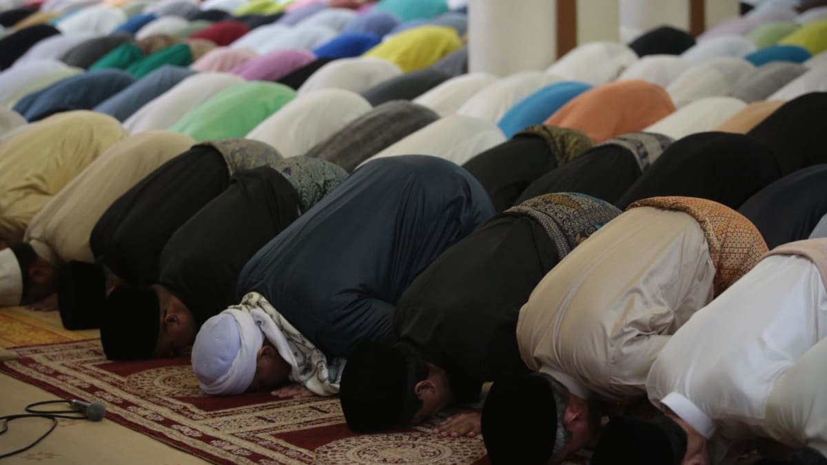 Hari Raya Puasa prayers to resume at void decks, public spaces after ...