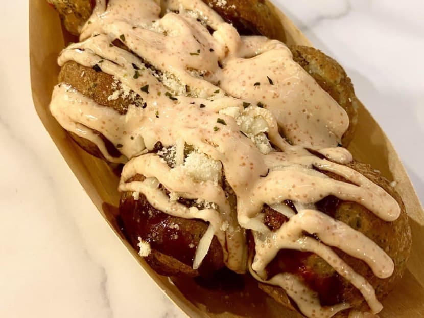 Hour-Long Queue At Takoyaki Chain Gindaco’s New 2nd Outlet At Orchard ...