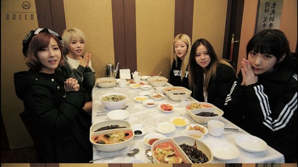 Bulldok Holds Noodle Party to Commemorate 1 Million Views - 8days