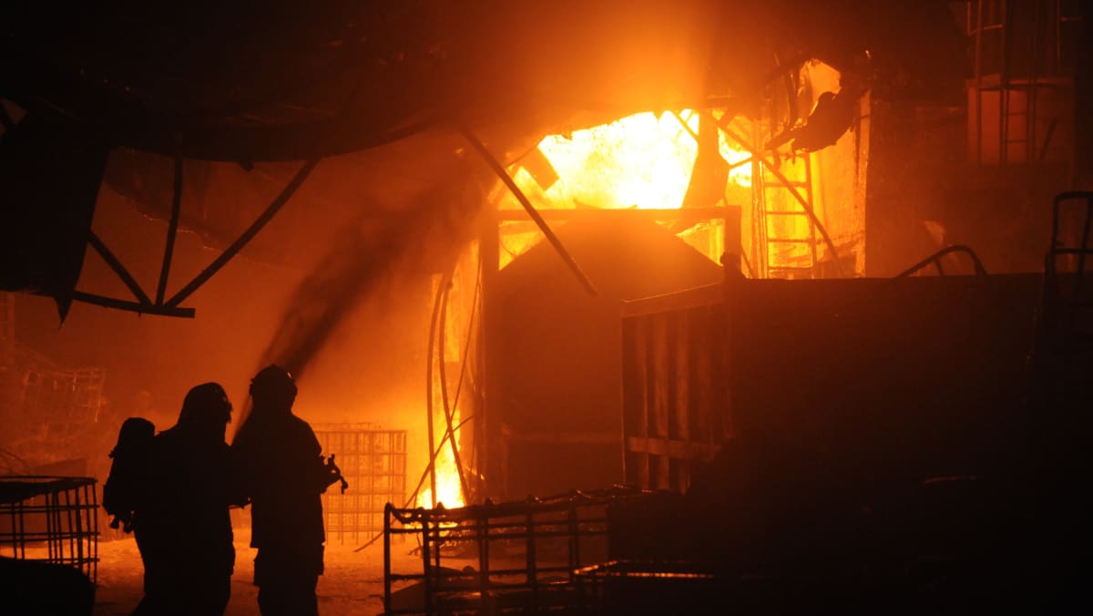 Fire breaks out at Tuas incineration plant, three hurt - TODAY