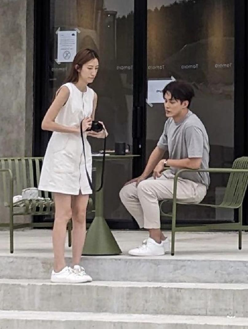 TVB's Matthew Ho Has Girlfriend Kneel To Take Photos Of Him; Looks ...