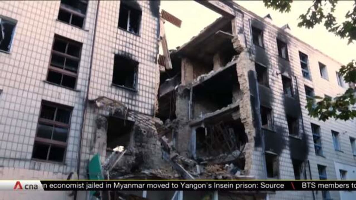 Challenges in rebuilding Ukraine cities damaged in war | Video - CNA