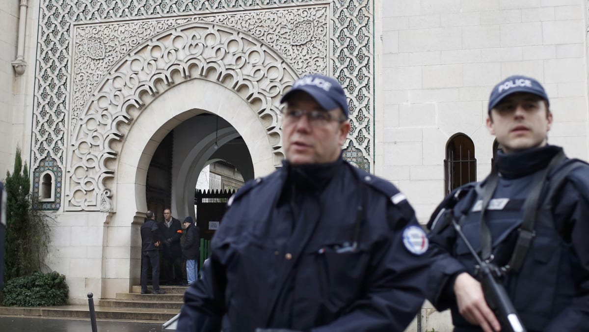 France mobilises 10,000 security forces after attacks - TODAY