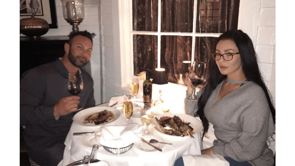 Roger Mathews asks for primary physical custody of kids - 8 Days