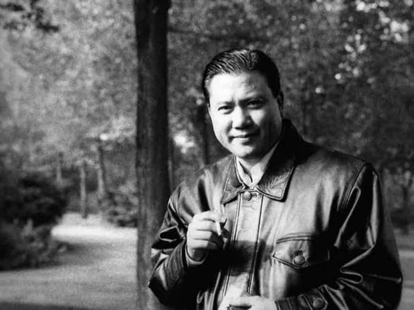 Remember The Golden Pillow’s Alex Man? This Is What He Looks Like Now ...