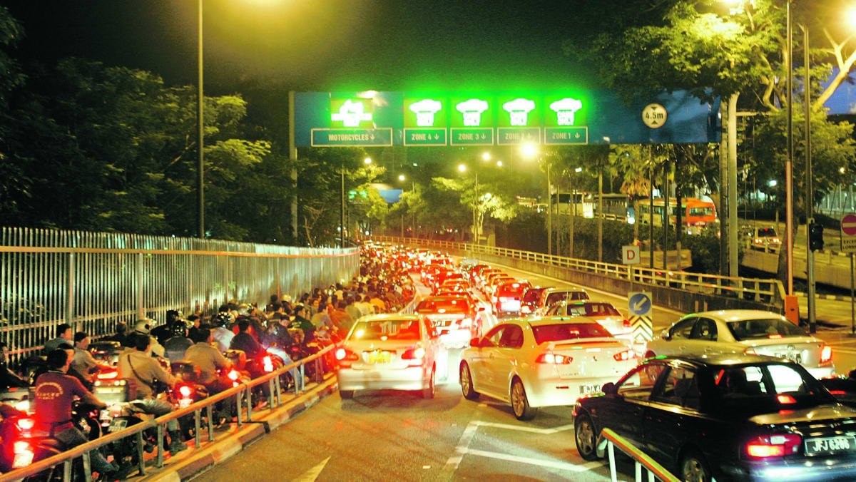 Heavy traffic expected at Tuas, Woodlands checkpoints over Labour Day ...