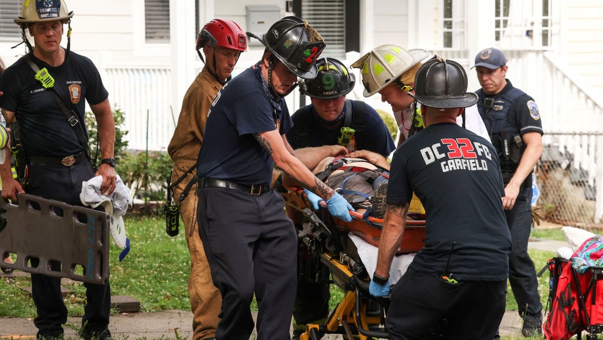 Trapped worker rescued from collapsed Washington building - TODAY