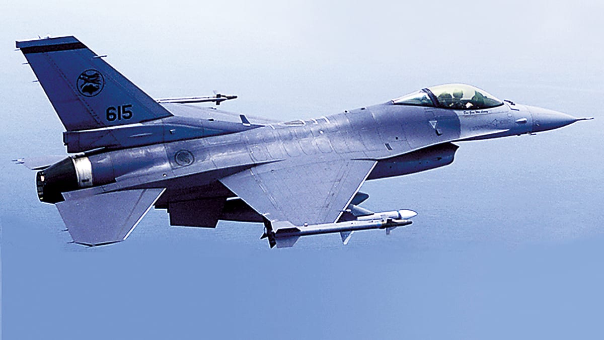 RSAF aircraft makes emergency landing at Changi Airport - TODAY