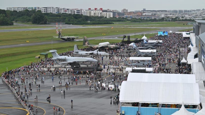 சிங்கப்பூர் ஆகாயப் படையின் 55ஆம் ஆண்டு நிறைவைக் குறிக்கும் கண்காட்சி ...