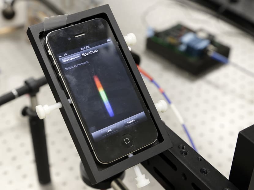 Smartphone cradle and app to detect toxins, bacteria - TODAY