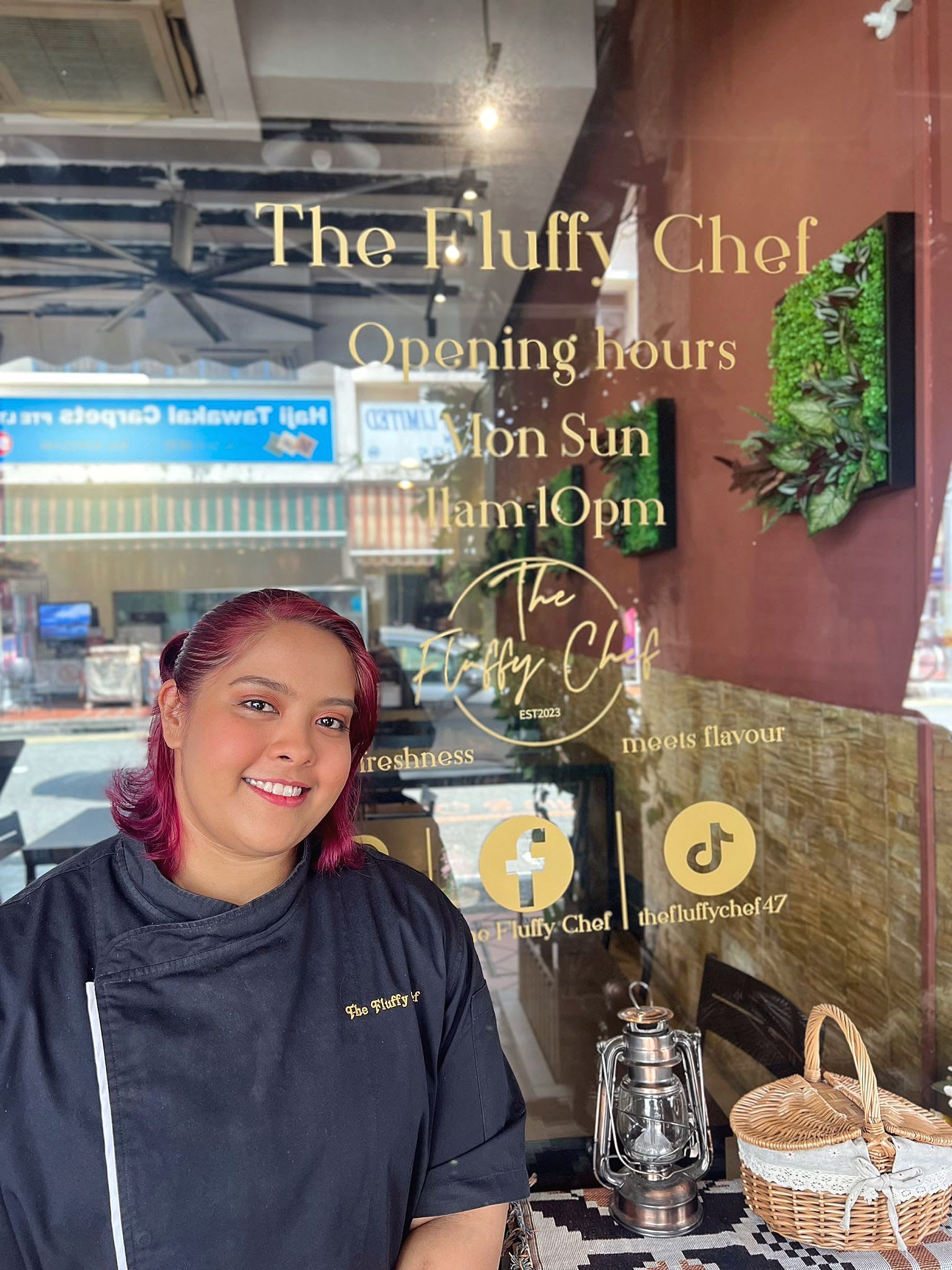 ‘I’m Not Fat, I’m Fluffy,’ Says Pink-Haired Chef At Pizzeria Selling ...